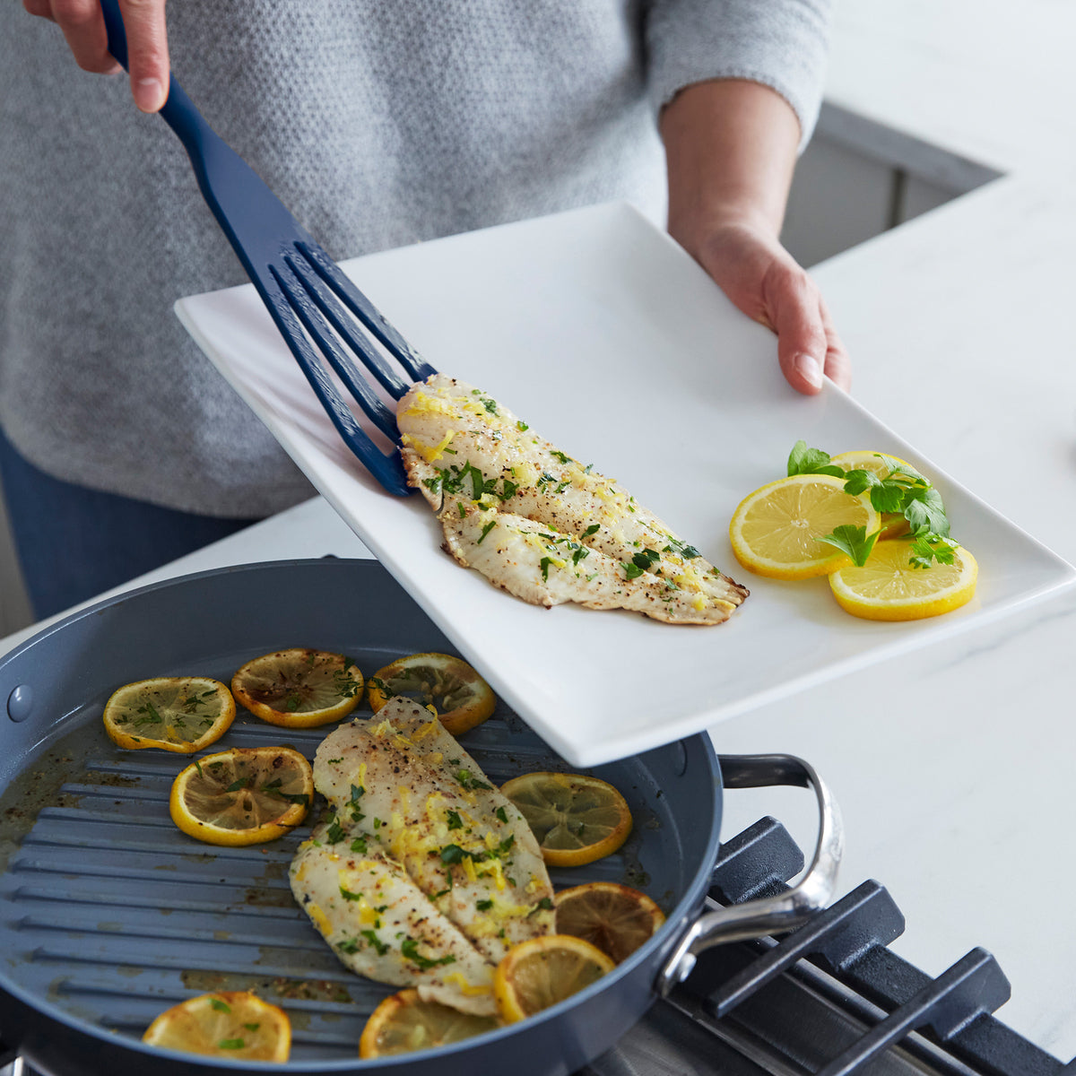 Platinum Silicone Tools 7-Piece Utensil Set | Gray | The Cookware ...